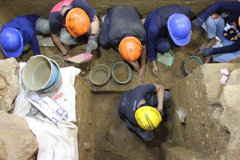 Deep revelation: Landmark dig at Sulawesi cave could reveal overlap ...